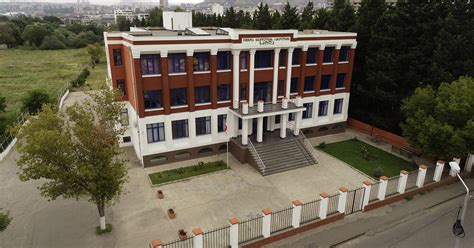 ინგლისური ენის შესწავლა თბილისის ბრიტანული ცენტრის წმინდა ნიკოლოზის სახელობის სკოლაში კემბრიჯის