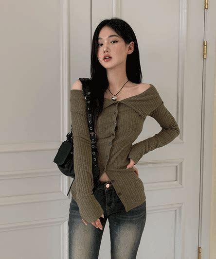 모디무드 모델추천 메르 오프숄더 슬림 핏 니트 4color