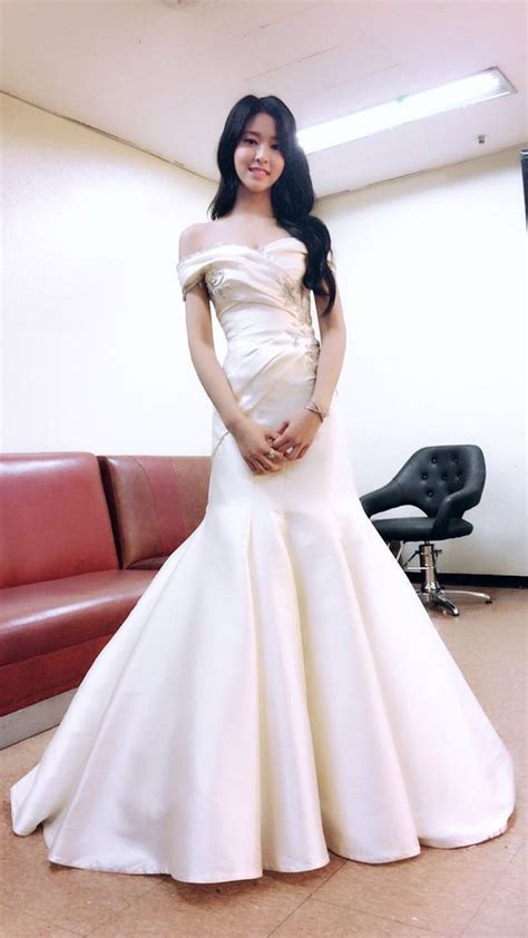 10 Times Aoas Seolhyun Looked Like An Absolute Queen In Gowns Koreaboo