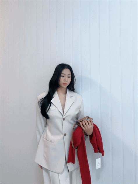 [봄신상 봄자켓 자켓코디 오피스룩자켓 라인자켓] 윈썸 라인 핀턱 절개 자켓 에이블리