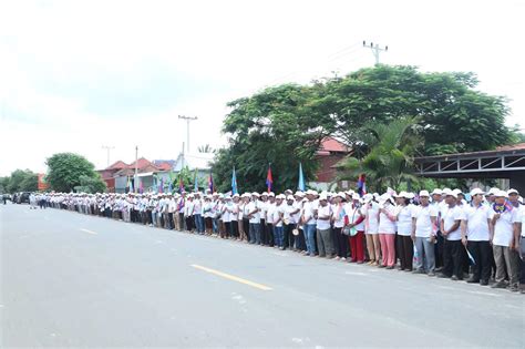 សម្ដេចក្រឡាហោម ស ខេង អំពាវនាវពលរដ្ឋនៅខេត្តព្រៃវែង កុំភ្លេចចូលរួមបោះឆ្នោតឲ្យបានគ្រប់ៗគ្នា
