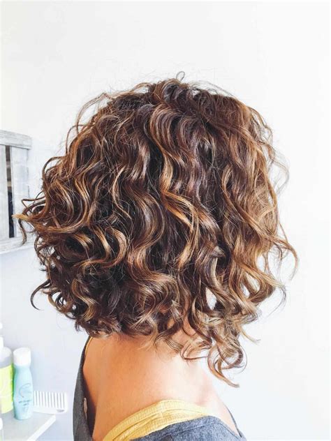 Image Result For Curly Angled Bob Frisuren Naturlocken Frisuren