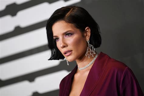 Nj Pop Star Halsey Wins 1st American Music Award After Grammy Snub