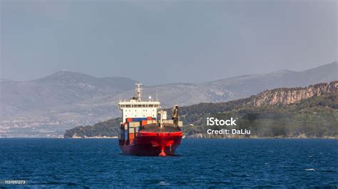 컨테이너 화물선 수입 수출 사업 물류 및 국제 운송 컨테이너 선박에 의해 열린 바다에서 물류 및 국제 컨테이너 화물선의 운송 광고에 대한 스톡 사진 및 기타 이미지 Istock