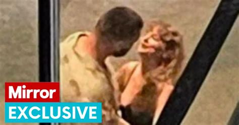 Taylor Swift Shows Dominant Side In Secret Smooch With Travis Kelce Says Expert The Mirror US