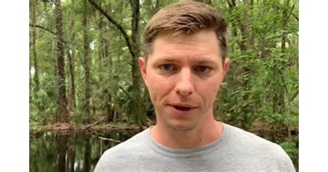 Стопанин спаси кучето си след ръкопашна схватка с алигатор Видео