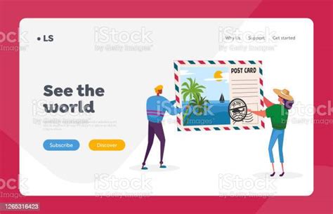방문 페이지 템플릿을 여행 한 후 메모리 열대 해변과 야자수와 함께 거대한 엽서를 들고있는 작은 캐릭터 벡터에 대한 스톡 벡터 아트 및 기타 이미지 Istock