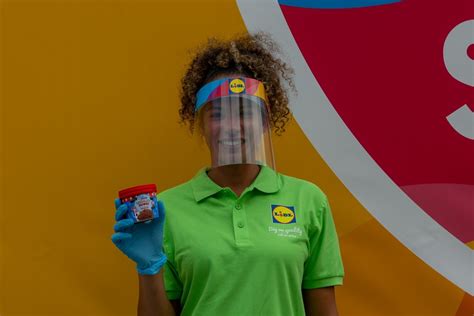 Lidl Sampling Campaign Brings Summer Spirit To King S Cross Station