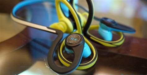 Plantronics BackBeat FIT Sports Headset Hands On