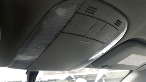 Как снять плафон освещения салона тойота аурис 90 фото