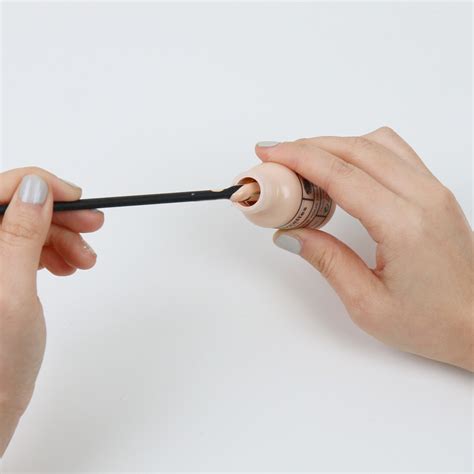 메이크업 프로 꾸셀 꾸셀 실리콘 스파츌라는 파운데이션 등 제품을 믹싱할 때 유용하게 사용하실 수 있습니다 또한 다 사용한