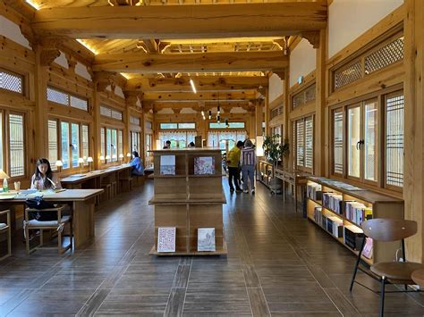 [전주] 연화정 도서관 전주여행 필수 코스 ㅣ덕진공원 강 한가운데에 있는 도서관 뷰 맛집