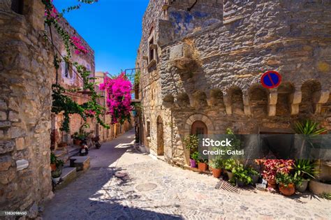 올림포이의 중세 마을은 그리스의 주요 마스티호코리아 마을 중 하나인 키오스 섬입니다 키오스 섬에 대한 스톡 사진 및 기타 이미지