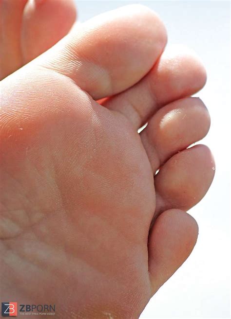 Stunning Soles Feet In The Outside Zb Porn