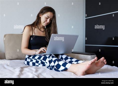 Portrait barefoot model long hi-res stock photography and images - Alamy
