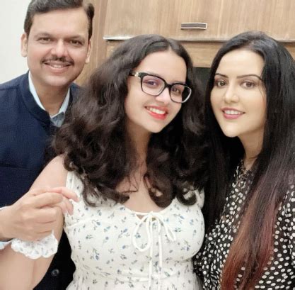 Divija Fadnavis Devendra Fadnavis S Daughter Age Height Biography Family More Biocele