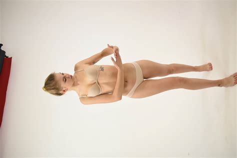 Dynamic Static Female Poses VOL Reference Photo Set By Melsmneyan