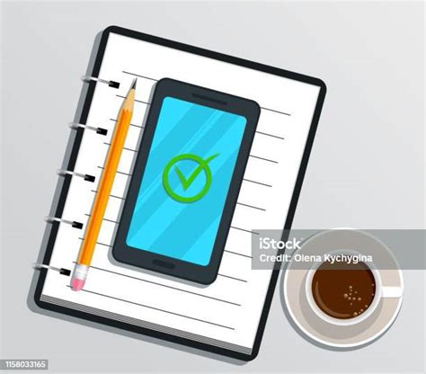 스마트 폰과 빈 현실적인 노트북이나 메모장과 화면 연필 흰색 배경에 고립 된 커피 한 잔에 표시를 확인합니다 교육 사업 계획 프로젝트 관리를위한 평면 디자인 공란에 대한