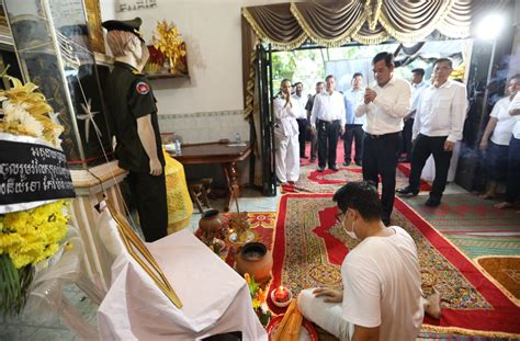 ឯកឧត្តម អ៊ុន ចាន់ដា អភិបាលនៃគណៈអភិបាលខេត្តកំពង់ចាម និងសហការី