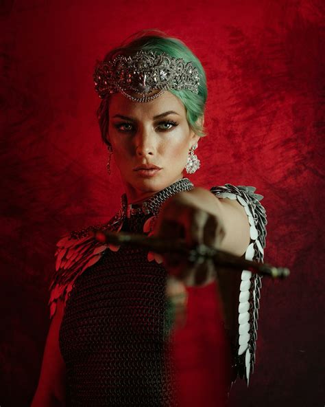 赤い背景の人の写真 Unsplashの無料アメリカ合衆国写真