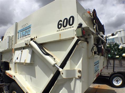 Bidera Government Auctions 2008 Gm T7500 Tymco Air 600 Sweeper