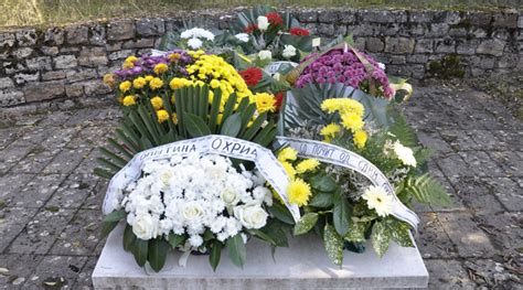 Свежо цвеќе по повод Денот на ослободувањето на Охрид • Webohrid