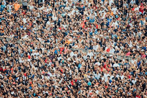 How To Easily Stand Out From The Crowd Jagged Crow Creative