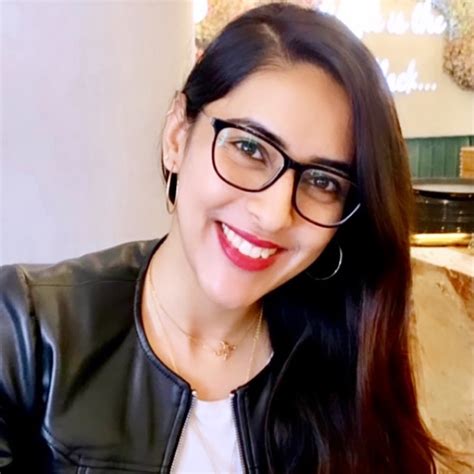 Zoha Hussain Linkedin