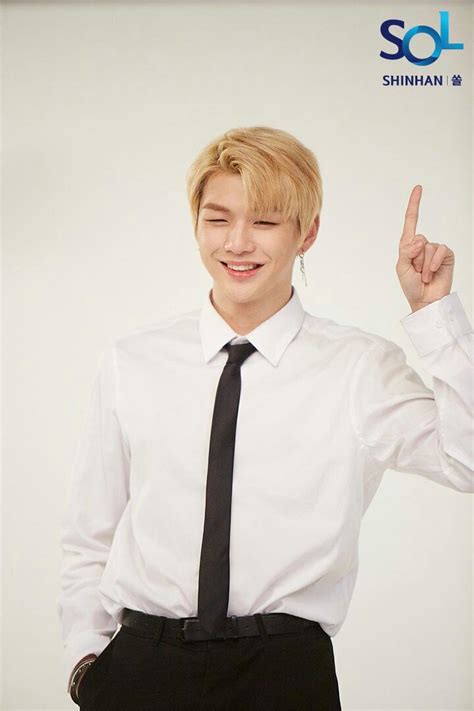 100418 Wanna One Shinhan Sol Kang Daniel Ha Sungwoon