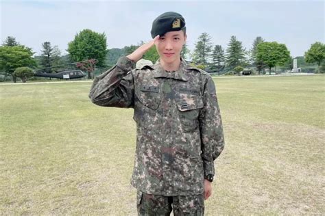 J Hope Compartilha Foto E Faz Grande Anúncio No Serviço Militar Ofuxico