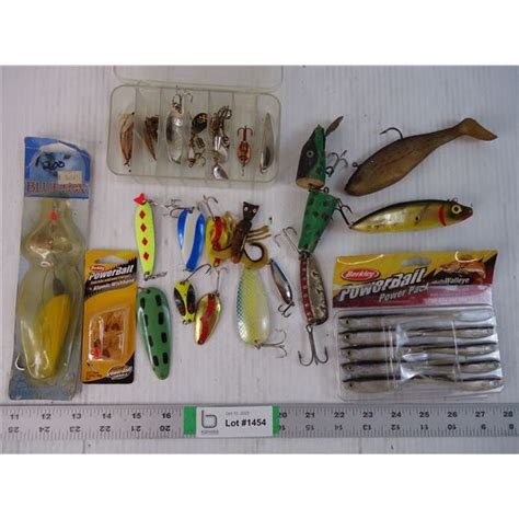 Large Lot Of Assorted Fish Hooks Bodnarus Auctioneering