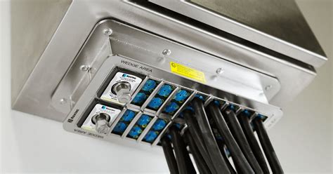 Ввод кабеля в распределительный шкаф | Roxtec