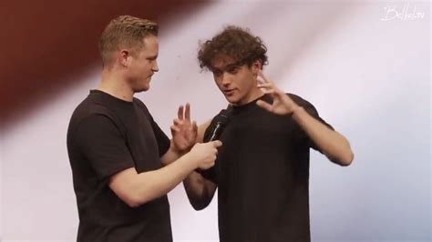 Un Acteur Queer De Disney Sest Fait Baptiser Alors Quil Visitait L