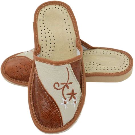 За останні кілька років домашні жіночі тапочки стали дуже модними і практичними