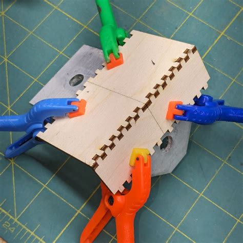 Improvised Table Leg Latch The Smell Of Molten Projects In The Morning