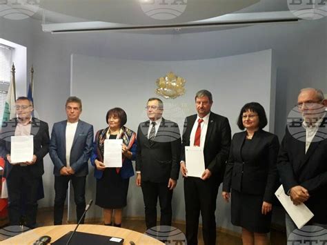 Подписан е нов колективен трудов договор в системата на средното образование Утро