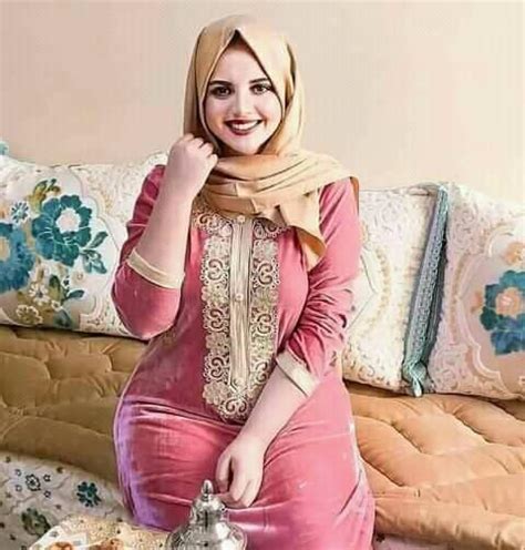 بنات الجامعة