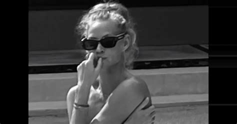 Светлана Ходченкова снялась топлес на отдыхе