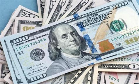 “an Analysis Of Symmetric And Asymmetric Information In The Volatility Structure Of Real