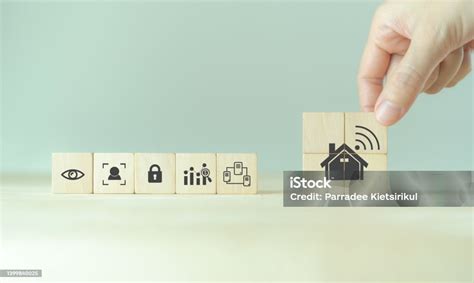 Otomatisasi Rumah Pintar Hidup Cerdas Dengan Antarmuka Teknologi Pada