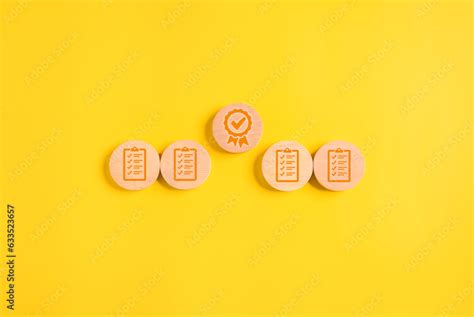 Foto De Certification And Standardization Certificate Guarantee Icon