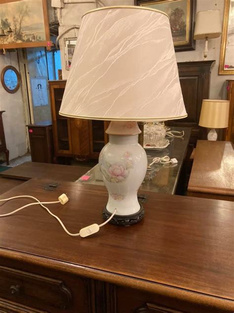 სანათი ბელგიური ავეჯის სახლი