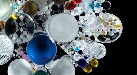 흰색 플라스틱 블루 빨간색과 노란색 금금속과 검은 뒷면에 투명 유리 재료에 모자이크 그리드 패턴에 초현실적 인 공 구 거품 또는 풍선 추상 미술 3d 배경의 3d 렌더링