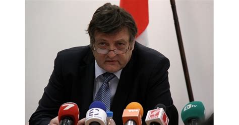 Източвали банкова сметка на министър Данов цяла година