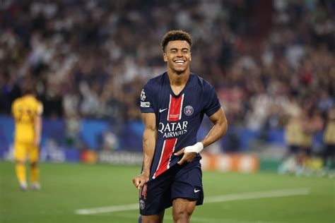 Désiré Doué Biographie âge Salaire Et Parcours Au Psg