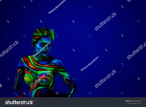 Foto Stok Sexy Girl Full Black Light Color Edit Sekarang Shutterstock