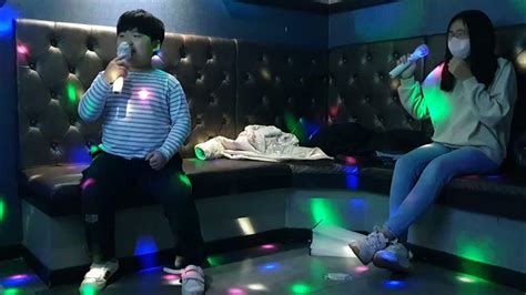 후니가 부르는 🎤 나의 X 에게 00점 나온 아들노래ㅎ 동전노래방에데리고🎶🙈 누나는빵터짐 갔더니 ㅎ뭐 부를꺼냐 물었더니 나의x에게 부른다던 모르는데 그냥 부르겠다던