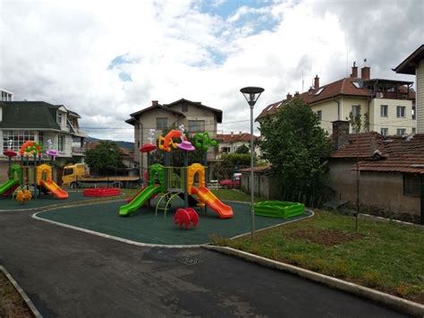 Йорданка Фандъкова инспектира строежа на нова детска градина в Нови Искър България