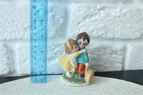 Дуже мила порцелянова статуетка з дітками — цена 250 грн в каталоге