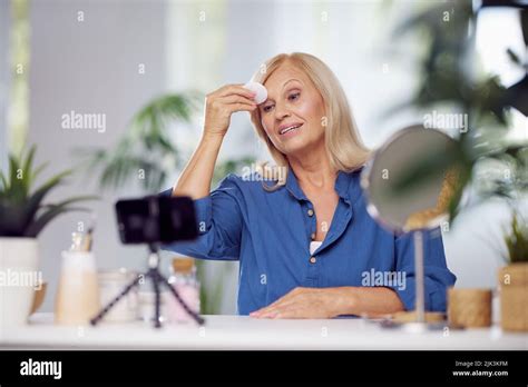 Woman Face Remove Hi Res Stock Photography And Images Alamy